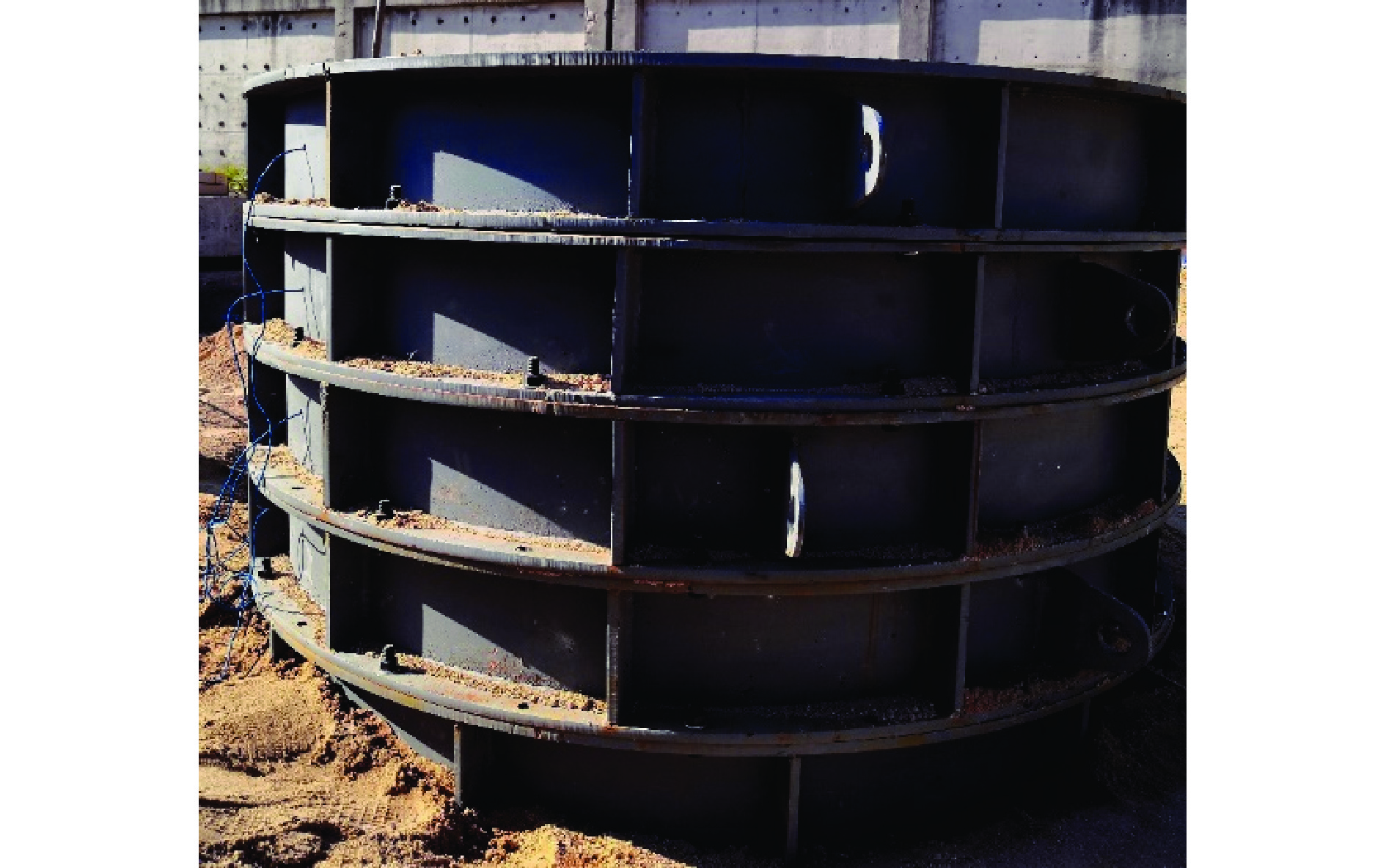 黏土中爆炸成坑地冲击耦合效应实验研究